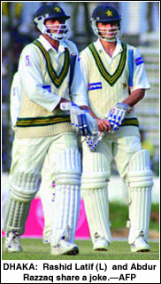 Razzaq, Rashid maul babes - Newspaper - DAWN.COM