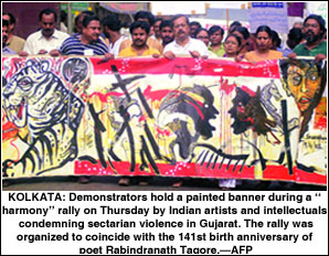 Gujarat Muslims told to change way of life - Newspaper - DAWN.COM