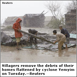 Cyclone batters coastal areas - Newspaper - DAWN.COM