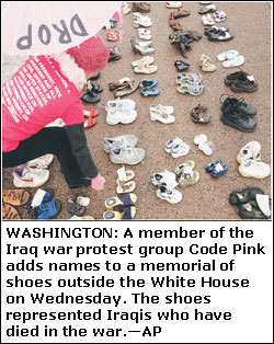 ‘Shoe protest’ held near White House - Newspaper - DAWN.COM