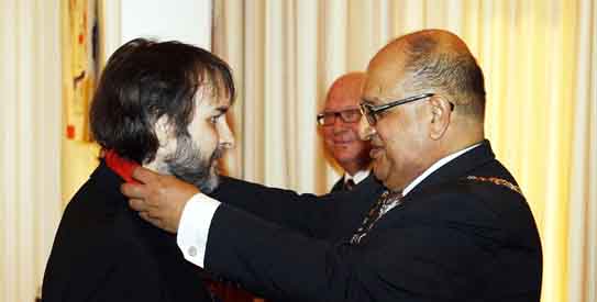 Hobbit row ‘threatens’ N. Zealand film industry - DAWN.COM