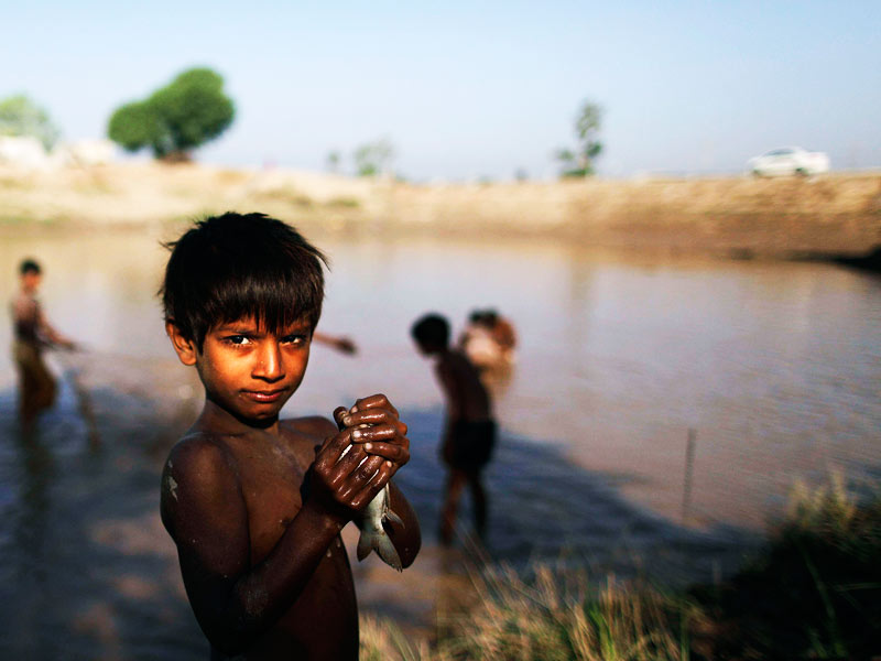 You sit there in your heartache - Pakistan - DAWN.COM