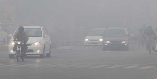 Fog affects three provinces; Motorway, Lahore airport shut - Pakistan ...