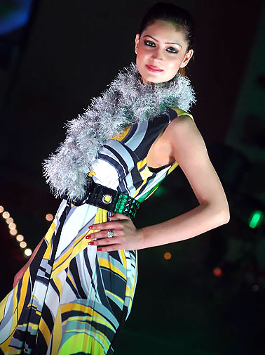 Flaunting talent at Lok Virsa - Pakistan - DAWN.COM