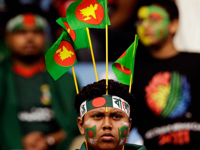 Bangladesh fans bring out the colours - Sport - DAWN.COM