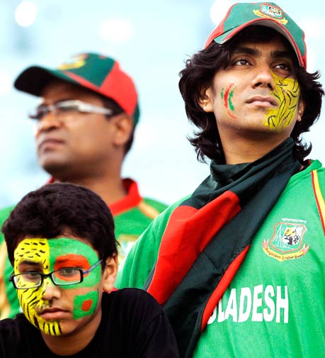 Bangladesh fans bring out the colours - Sport - DAWN.COM