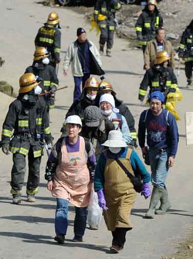 Rescue efforts after the tsunami - World - DAWN.COM
