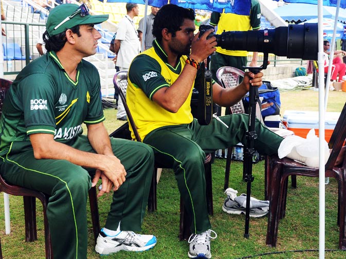 Pakistan crushes Zimbabwe to cruise into quarters - Sport - DAWN.COM