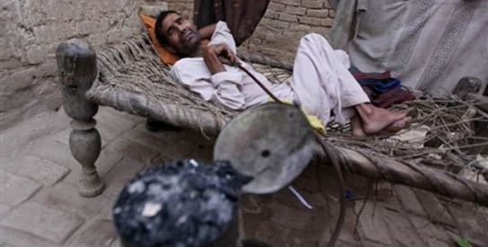 Cigarette smoking increases by 10 per cent among Pakistani women - DAWN.COM