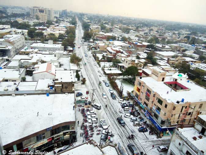 Snow day in Lahore - Pakistan - DAWN.COM