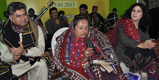 Folk singer Zeenat Shaikh living in misery - Newspaper - DAWN.COM
