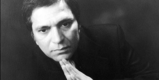 Moin Akhtar laid to rest, thousands gather at funeral - Pakistan - DAWN.COM