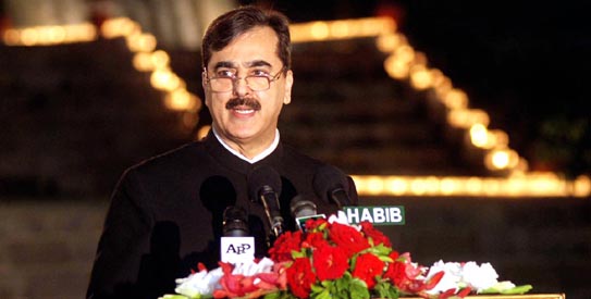 Gilani felicitates Manmohan on India WC win - World - DAWN.COM