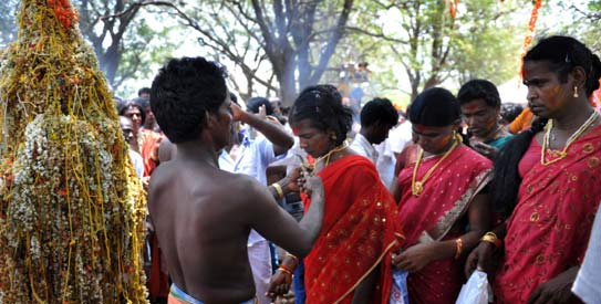 Joy and pain as transgender Indians 'wed' Hindu god - World - DAWN.COM