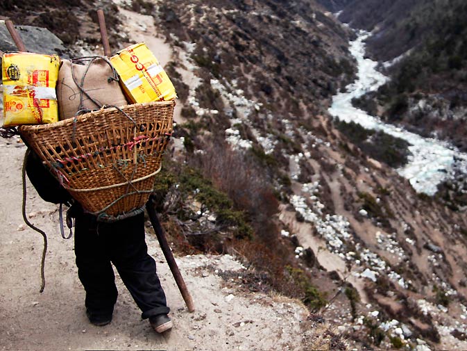 Lives of Nepali porters - World - DAWN.COM