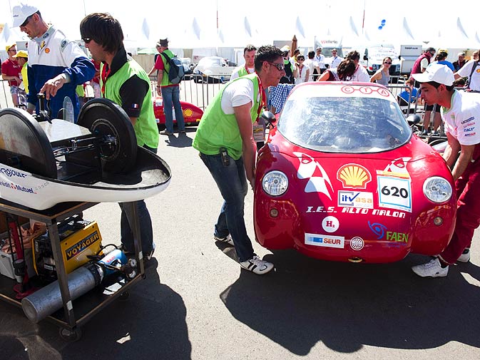 Go green with Shell - DAWN.COM