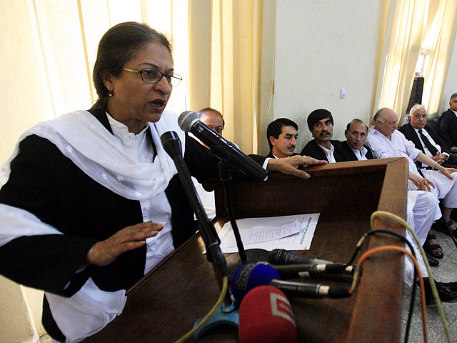 Asma warns of lawlessness if SC verdicts not implemented - Pakistan ...