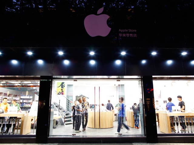 Chinese city orders closures of two fake Apple shops - World - DAWN.COM
