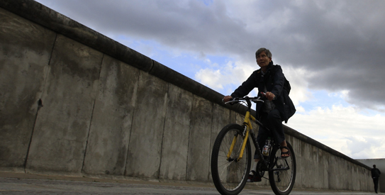Berlin Wall Trail a surreal journey into city's past - World - DAWN.COM