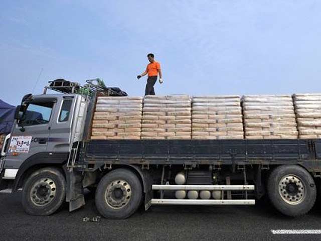 S. Korea civic group sends flour aid to N. Korea - World - DAWN.COM