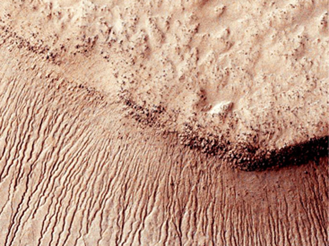 Mars may have flowing salt water: NASA - DAWN.COM
