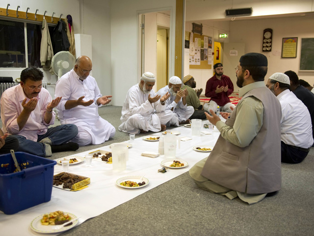 In an Oslo mosque, a 'special' Ramzan begins after attacks - World ...