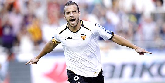 Soldado’s treble hands Valencia thrilling win - Sport - DAWN.COM