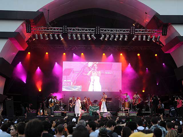 Rio opens world's biggest music festival - DAWN.COM