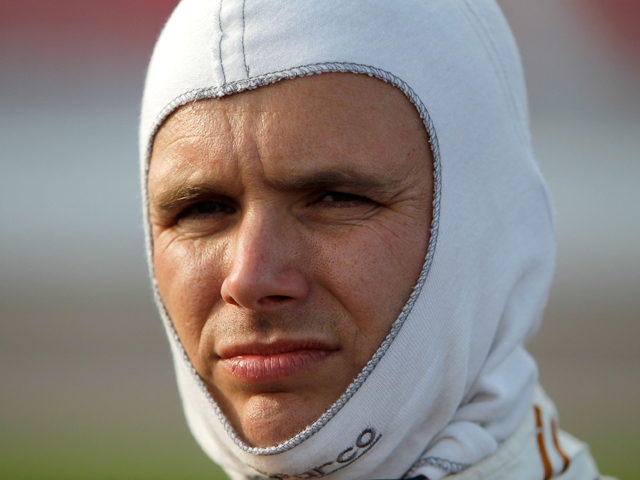 Wheldon dies in horrific IndyCar crash - Sport - DAWN.COM