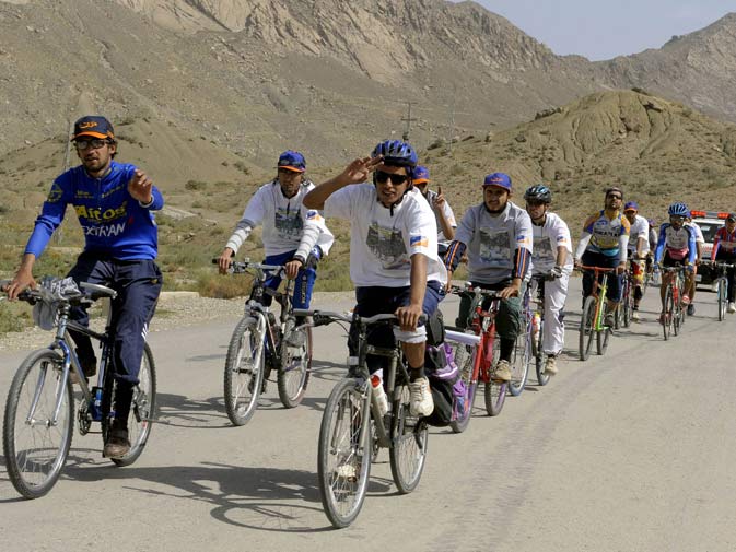 Cycling for a cause: Balochistan reservoirs - Pakistan - DAWN.COM