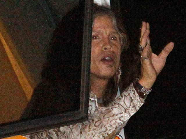 Aerosmith's Steven Tyler hurt in Paraguay, show delayed - DAWN.COM