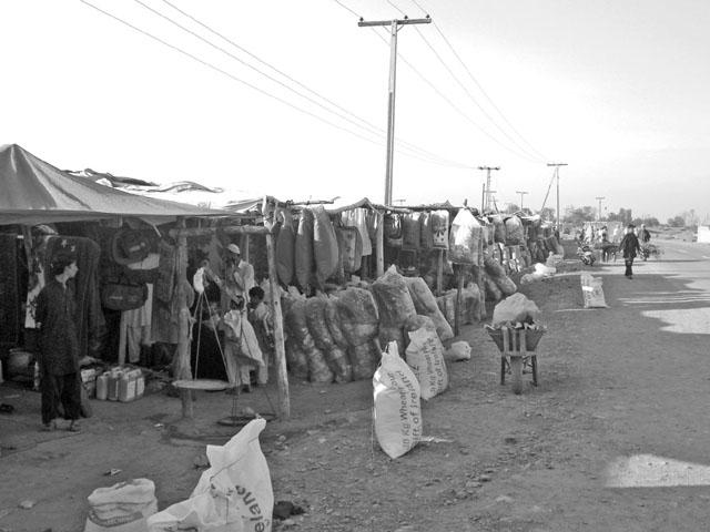 Making the best of relief goods - Newspaper - DAWN.COM