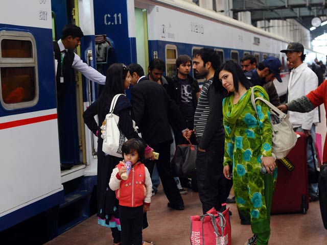 PM inaugurates first business express train - Pakistan - DAWN.COM