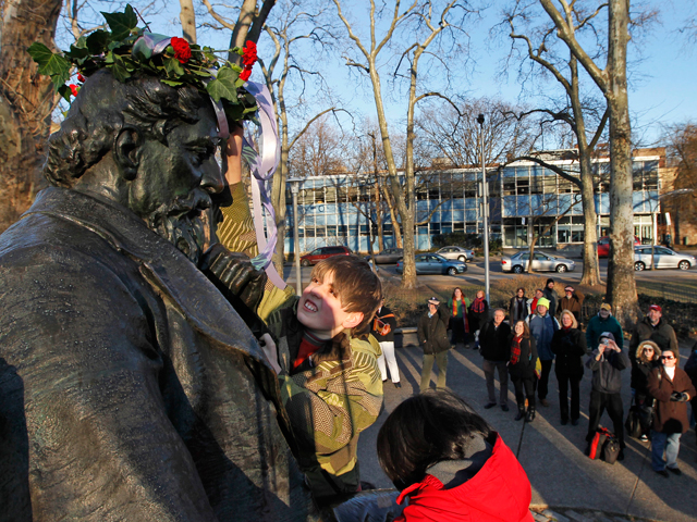 Philadelphia celebrates Dickens' 200th birthday - DAWN.COM