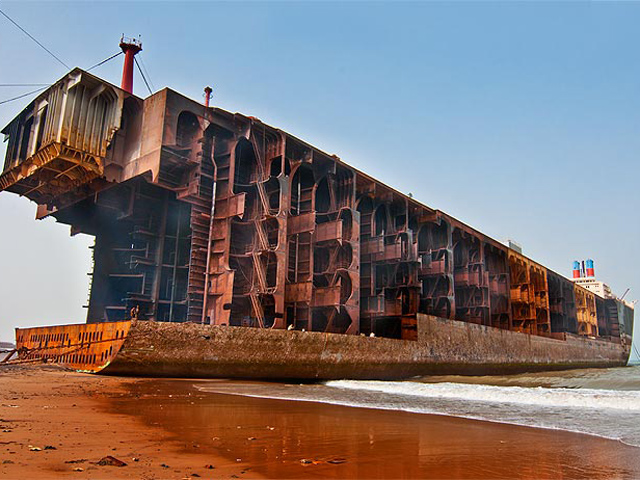 For Pakistan ship breakers, constant fear of death - Business - DAWN.COM