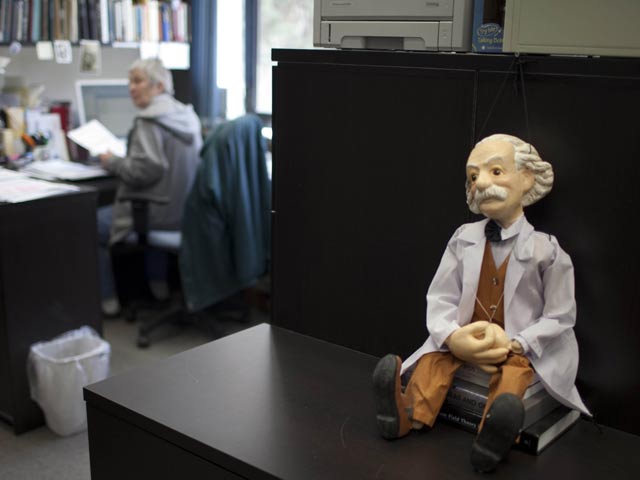 Israel university upgrades Einstein archive - DAWN.COM