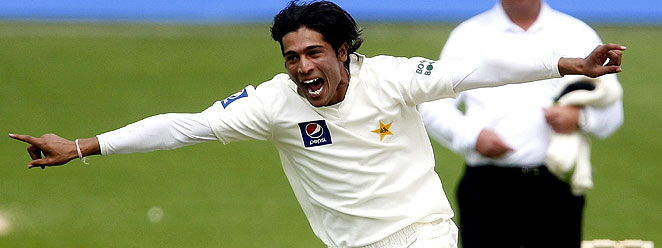 Amir gets Akram’s backing for international comeback - Sport - DAWN.COM