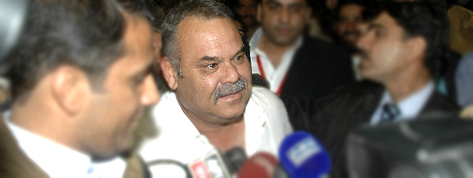 Whatmore arrives in Lahore to sign contract - Sport - DAWN.COM