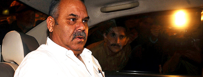 Whatmore arrives in Lahore to sign contract - Sport - DAWN.COM