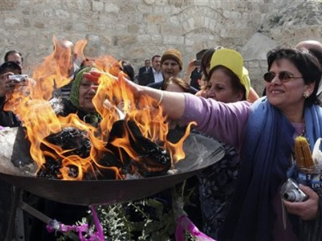 Christians in Holy Land pray on Easter Saturday - World - DAWN.COM