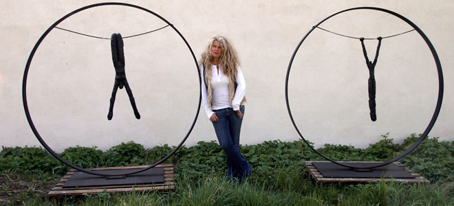 French sculptures head to hectic Hong Kong - DAWN.COM