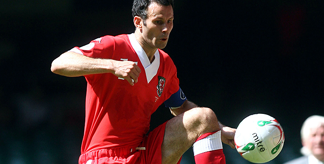 Giggs can play into his 40s says Neville - Sport - DAWN.COM