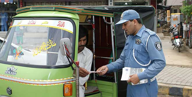 Career ‘pitfalls’ keep Lahore's wardens in low spirits - Pakistan ...