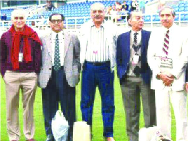 Flashback: ‘Over to Munir Hussain…’ - Sport - DAWN.COM