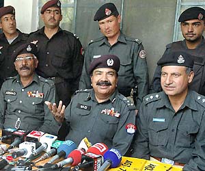 Two suspects killed, constable injured - Pakistan - DAWN.COM