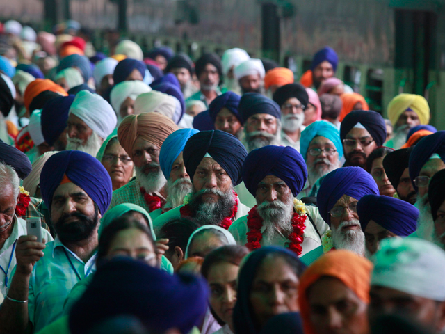 Sikh pilgrims arrive for Baisakhi - Pakistan - DAWN.COM