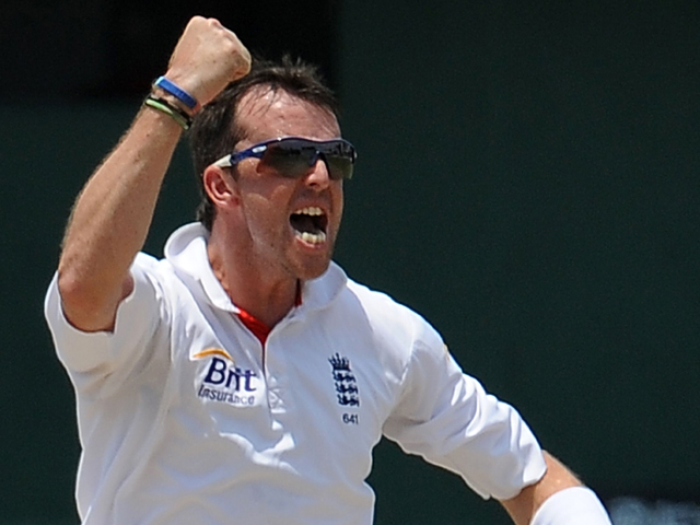 Four-star Swann leads England charge - Sport - DAWN.COM