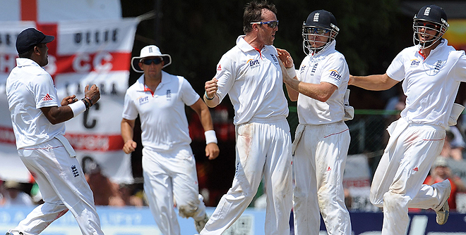 Four-star Swann leads England charge - Sport - DAWN.COM
