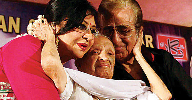 Govt must help revive film industry: Shabnam - Newspaper - DAWN.COM