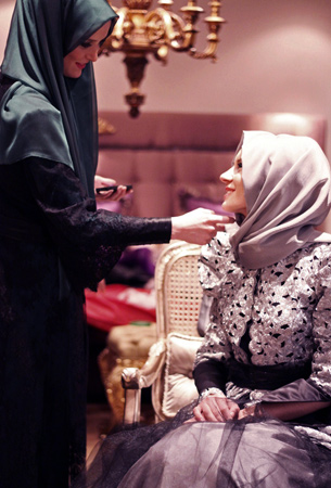 Turkish beauty mag ties hijab to glamour - World - DAWN.COM